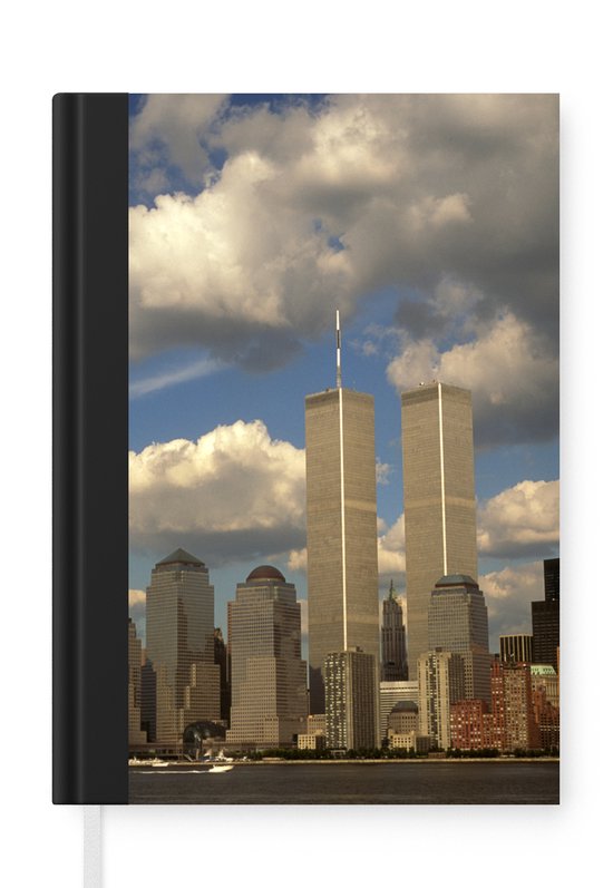 Notitieboek - Schrijfboek - Wolken omringen het World trade center in ...