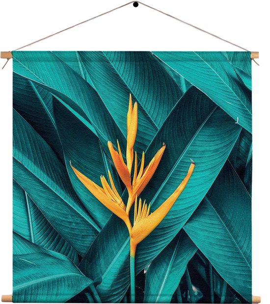Textielposter Gele bloem in een blauw bladerdeken Vierkant XXL (90 X 90 CM) -... | bol