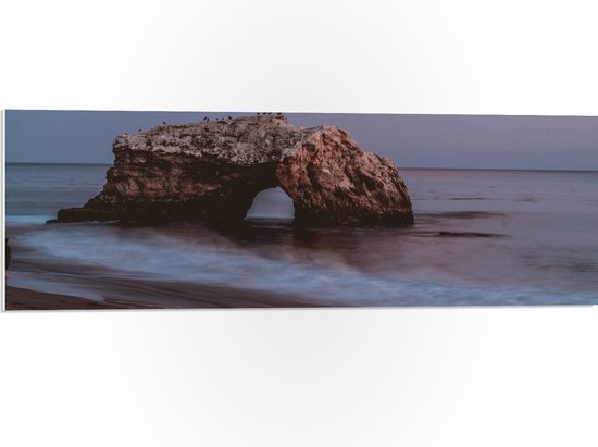 WallClassics - PVC Schuimplaat - Boog van Natuursteen in de Zee - 90x30 ...