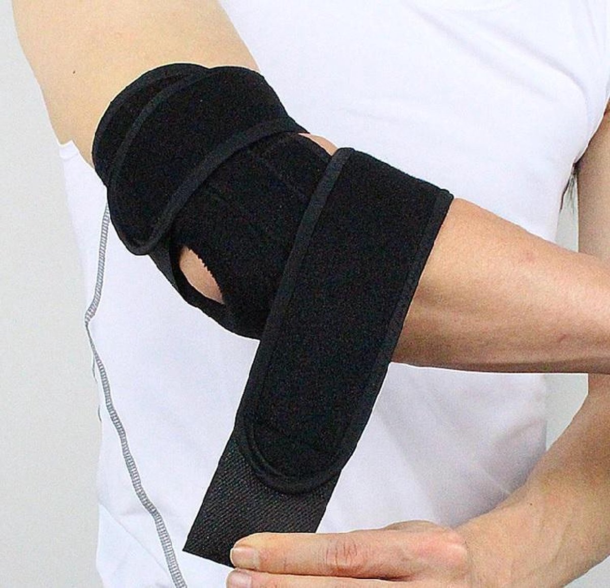 Elleboog brace met dubbel klitteband met stabilisator veer - bandage ...