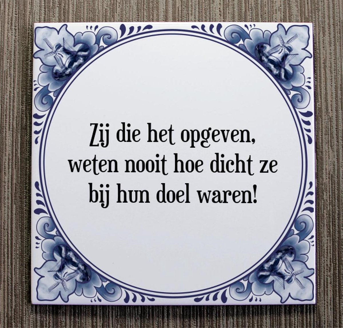Tegeltje met Spreuk (Tegeltjeswijsheid): Zij die het opgeven, weten nooit hoe dicht ze... | bol.com