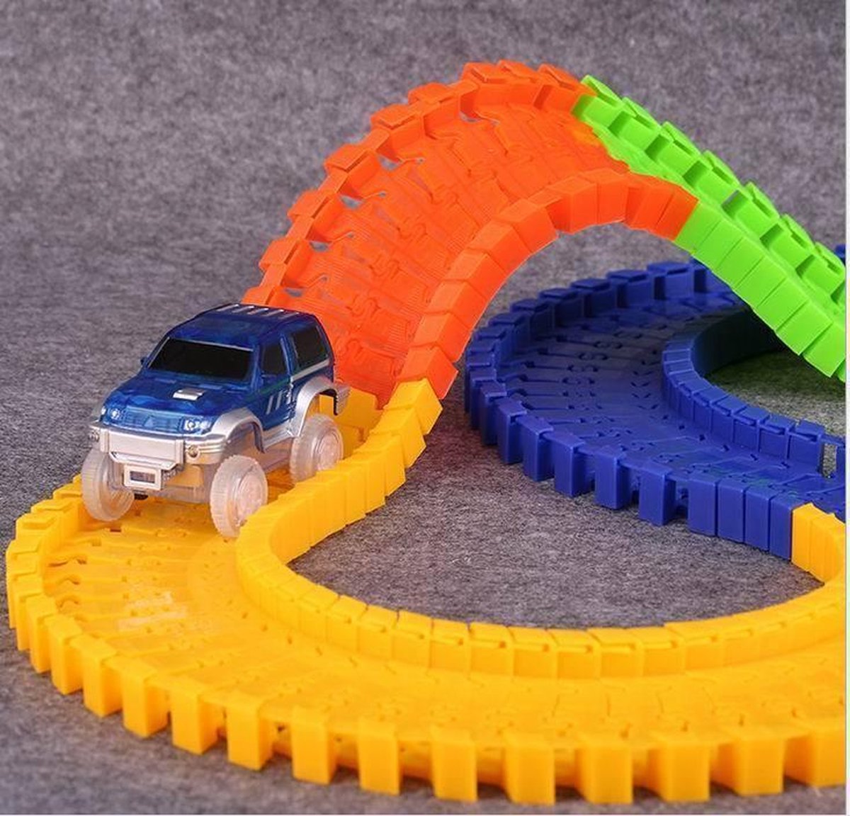 Magic Tracks 6 meter glow in the dark racebaan | bol.com