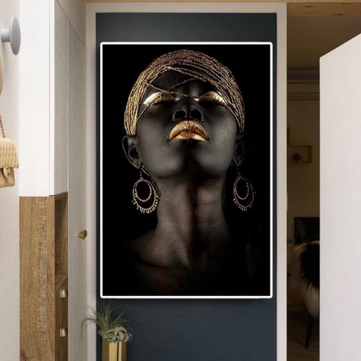 Canvas Schilderij Afrikaanse vrouw met Gouden Sieraden - Kunst aan je Muur - Kleur -... | bol.com