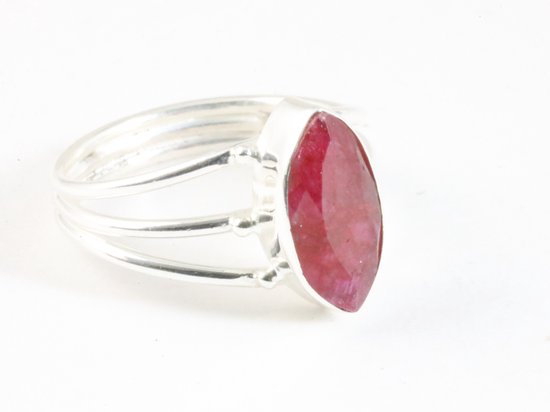 Opengewerkte zilveren ring met robijn - maat 16 | bol