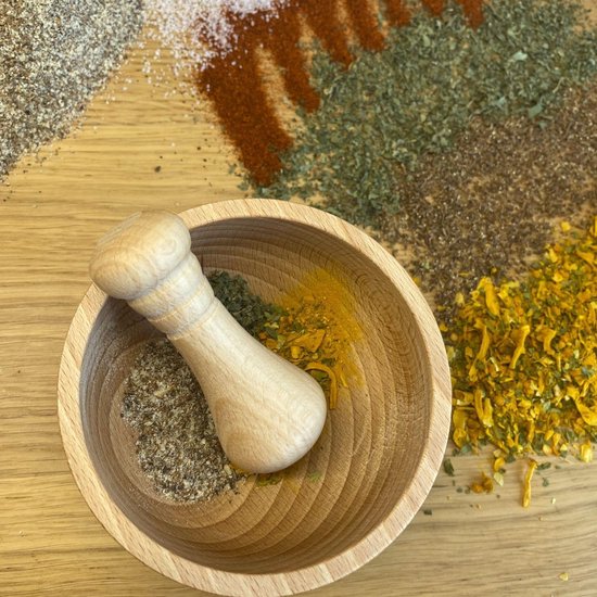 Keukengerei van hout, vijzel met stamper van beukenhout, houten vijzel ...