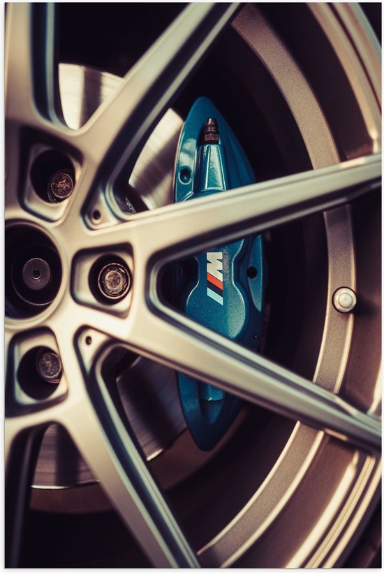 WallClassics - Poster Glanzend – Blauwe Remklauwen in Autowiel - 50x75 ...