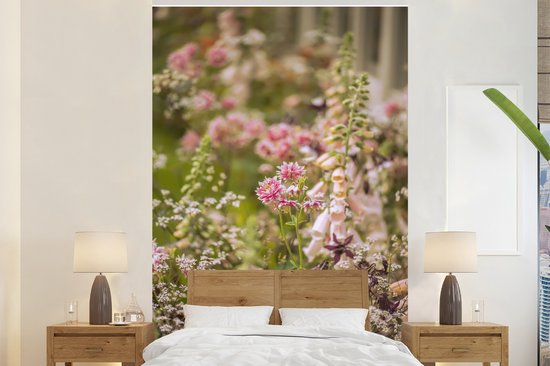 Behang - Fotobehang Romantisch beeld met akeleien - Breedte 145 cm x ...