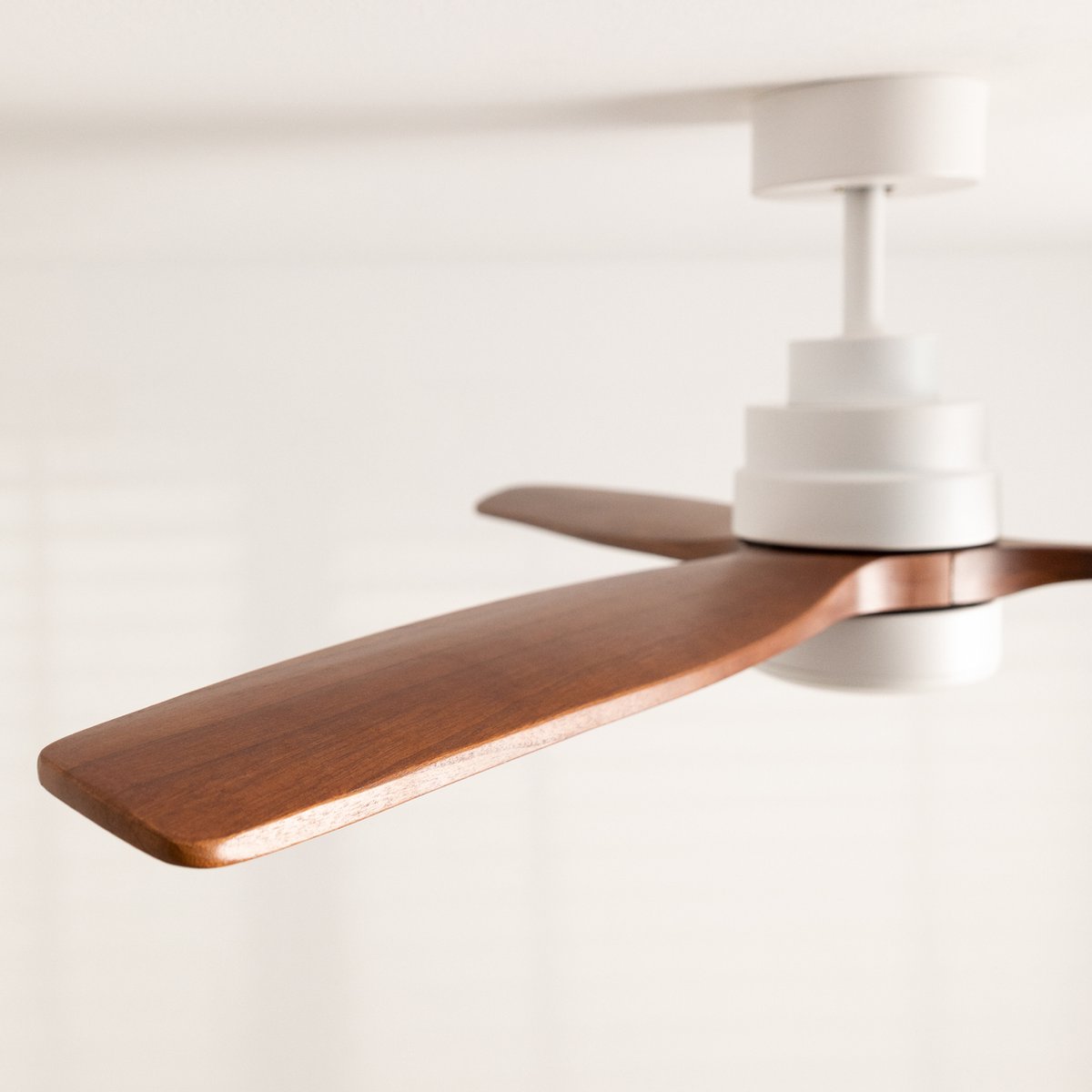 CREATE - Plafondventilator 40W Silent Ø132 cm - Wit & Donker Hout - Met ...