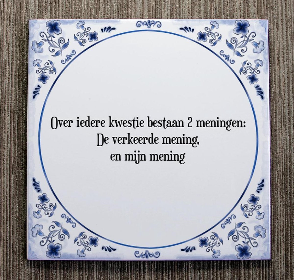 Tegeltje met Spreuk (Tegeltjeswijsheid): Over iedere kwestie bestaan 2 meningen: De... | bol.com