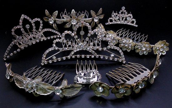 Tiara's klein-middel-groot met strass set van 8 stuks. | bol