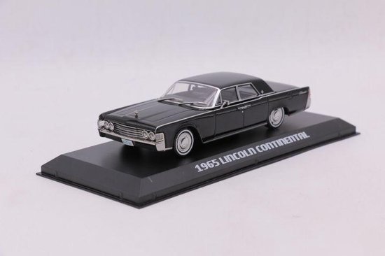 Lincoln Continental 1965 Matrix Movie | bol.com