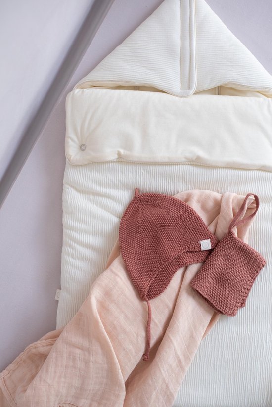 Coco & Pine - Knitted Collection - Newborn Muts Terracotta | bol