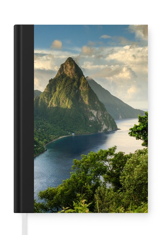 Cahier - Cahier d'écriture - Vue d'un paysage de montagne recouvert d'une forêt... | bol.com