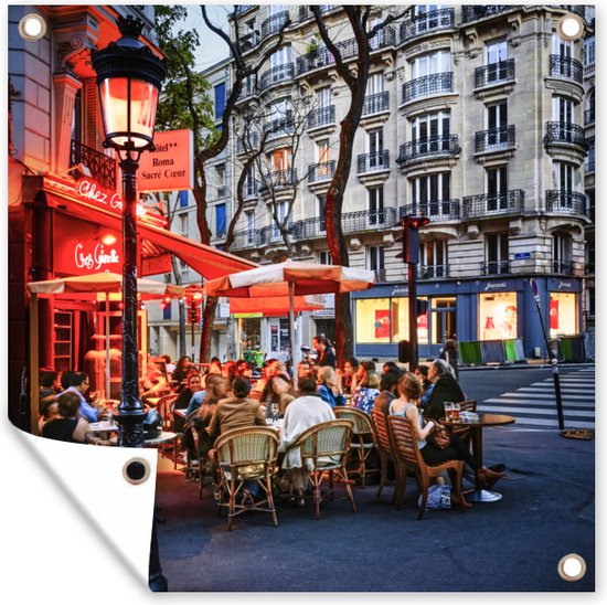 Tuin poster Rood verlicht terras in Parijs in Frankrijk - 200x200 cm ...