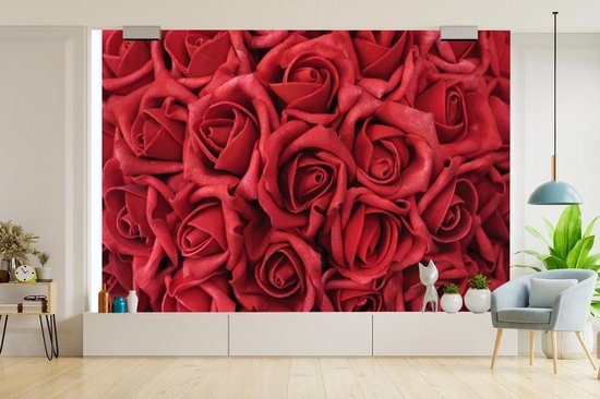 Behang - Fotobehang Rozen - Rozenblaadjes - Rood - Breedte 390 cm x ...