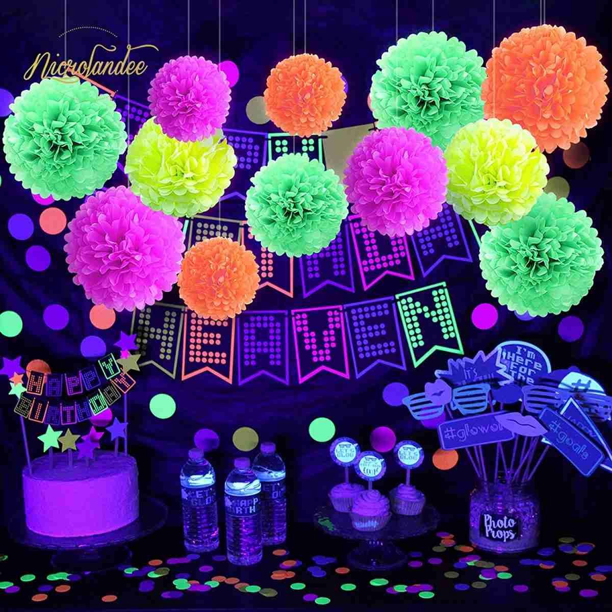 Urbankr8® - Pompom Feest Versiering Goud | Decoratie | Verjaardag ...