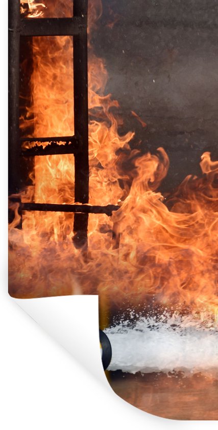 Muurstickers - Sticker Folie - Brandweer schiet schuim op vuur - 60x120 ...