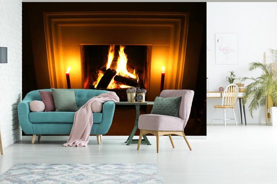 Behang - Fotobehang Open haard in een donkere kamer - Breedte 330 cm x ...