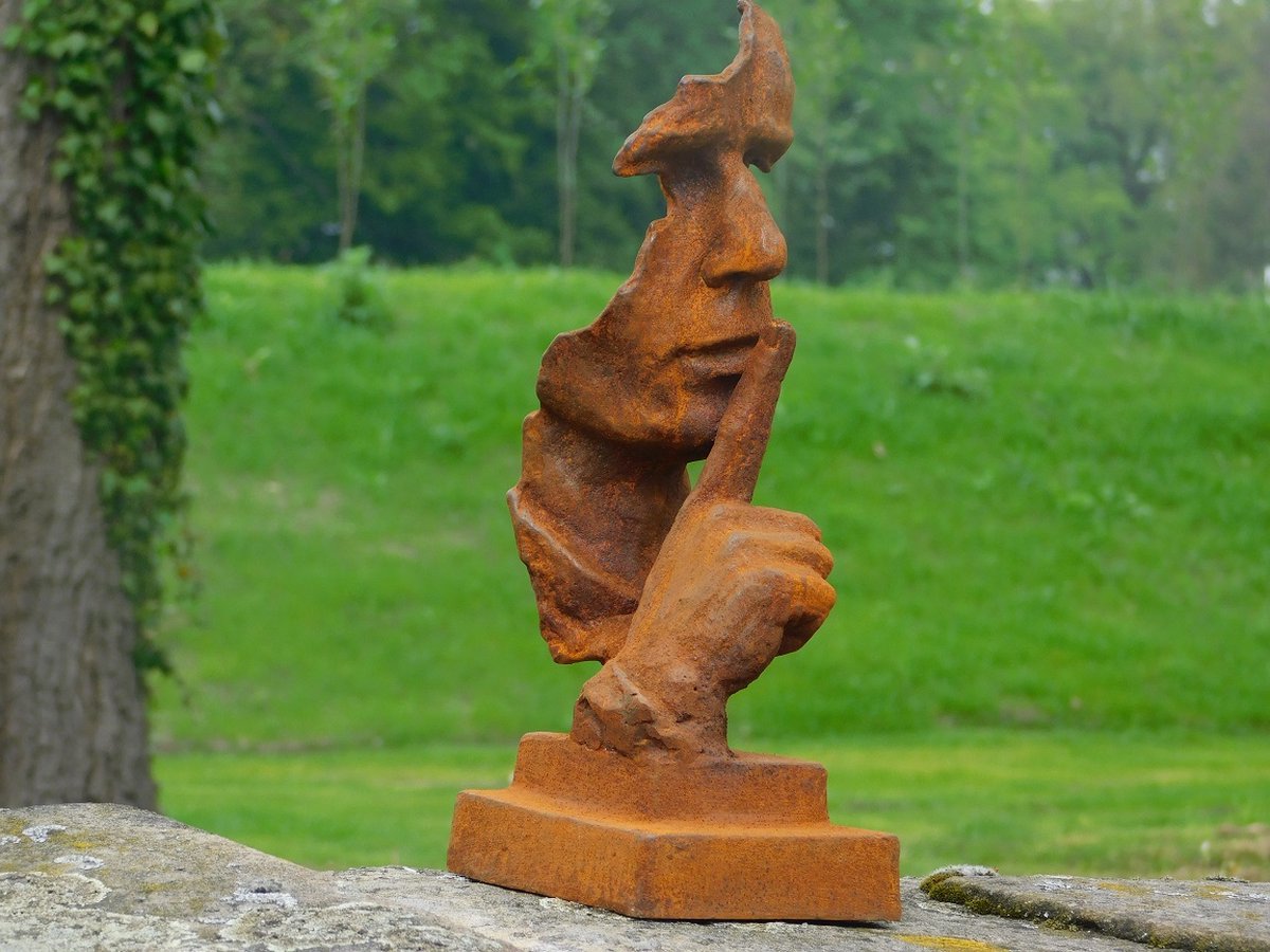 Beeld ''De Fluisteraar'', abstracte kunst, gietijzer, tuinbeeld | bol.com