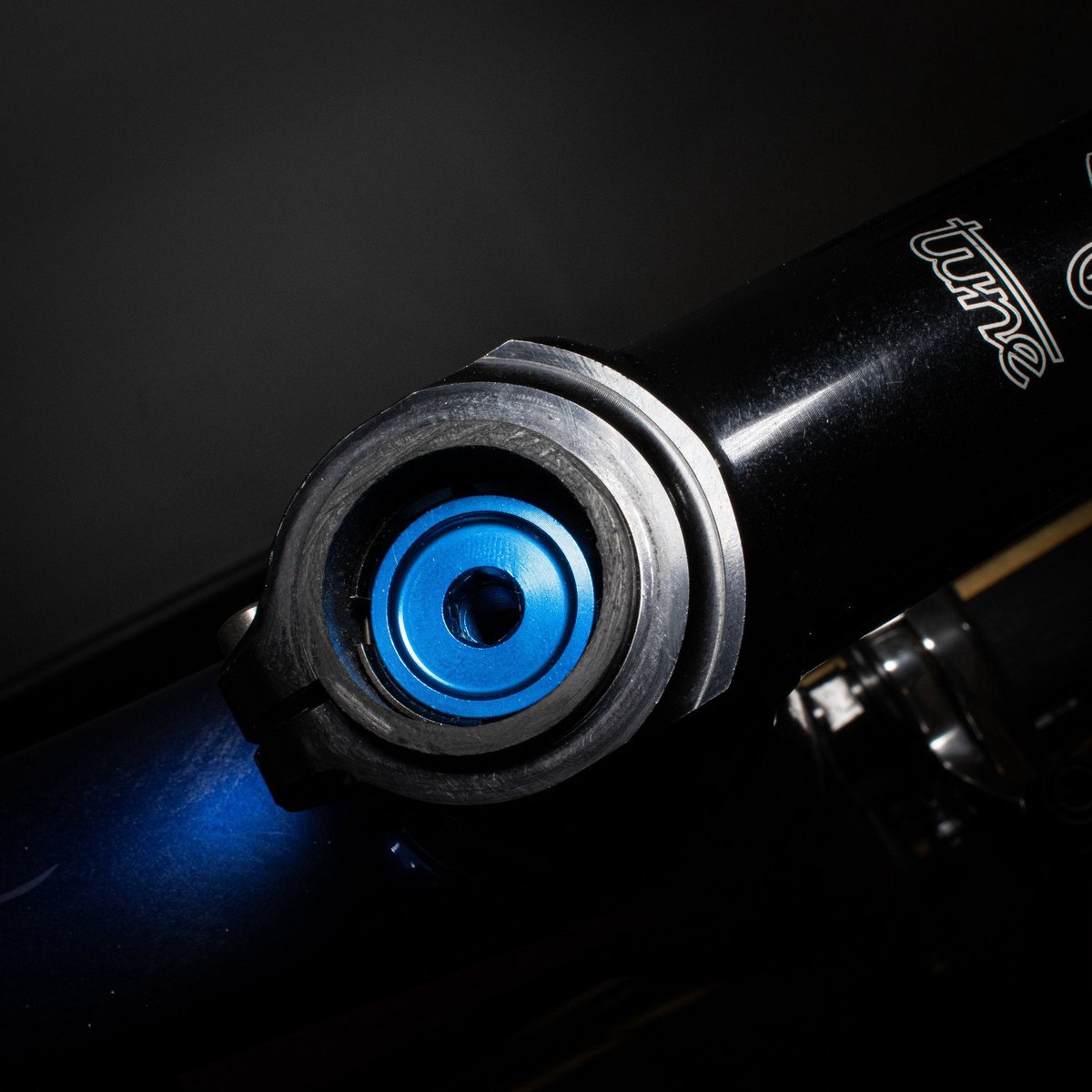 JRC-Components Superlight Headset Expander Plug w/ Bolt Black | bol.com