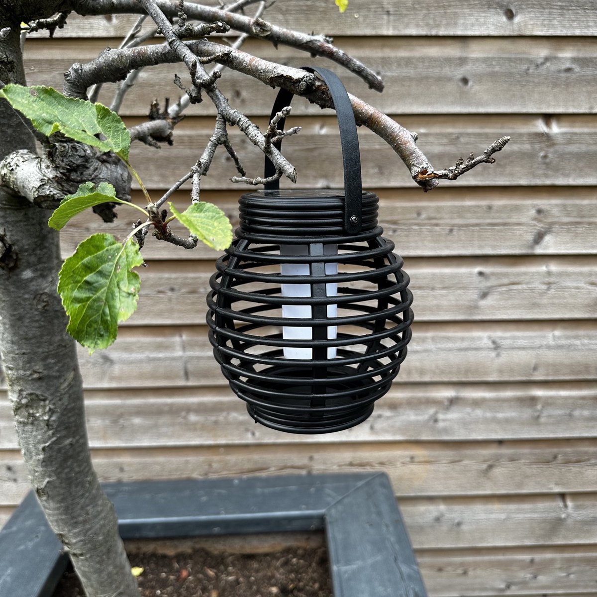 Solar lamp met bewegende vlam - Rotan look - Solar tuinverlichting ...