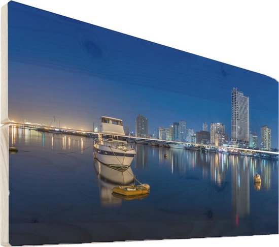 La baie de Manille et la ville de Manille en arrière-plan Pinède avec ...