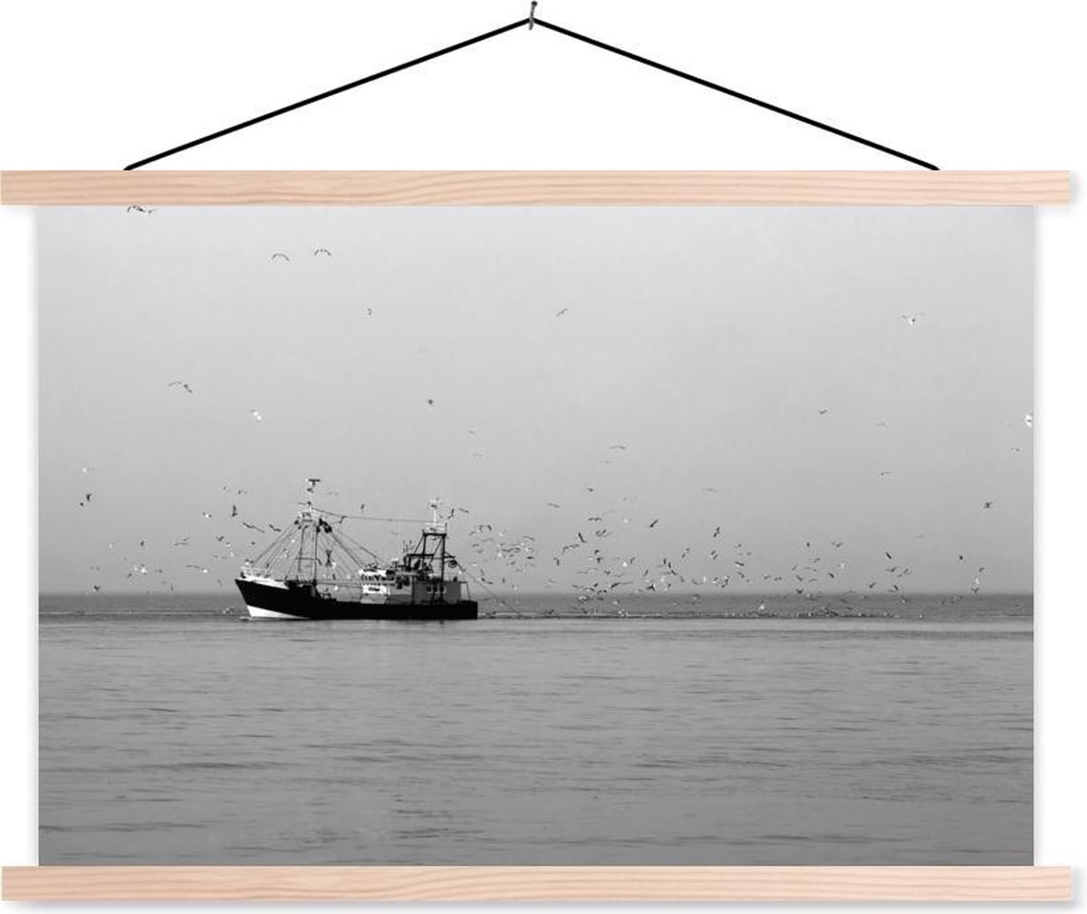 Schoolplaat - Vissersboot op de Noordzee met een zwerm meeuwen - zwart ...
