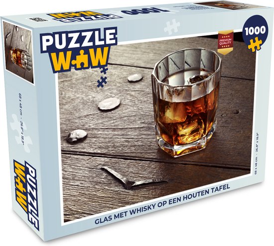 Puzzel Glas met whisky op een houten tafel - Legpuzzel - Puzzel 1000 ...