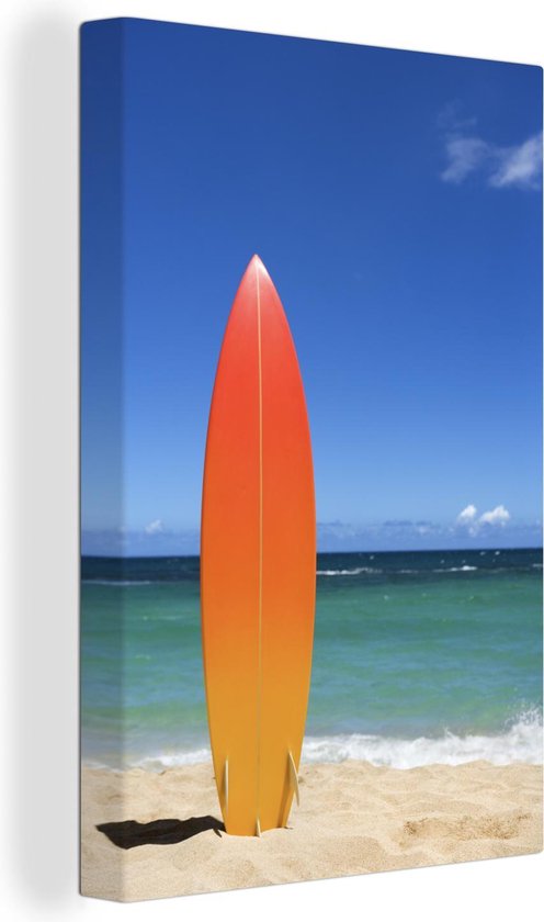 Canvas Schilderij Een gekleurde surfplank op het strand - 60x90 cm ...