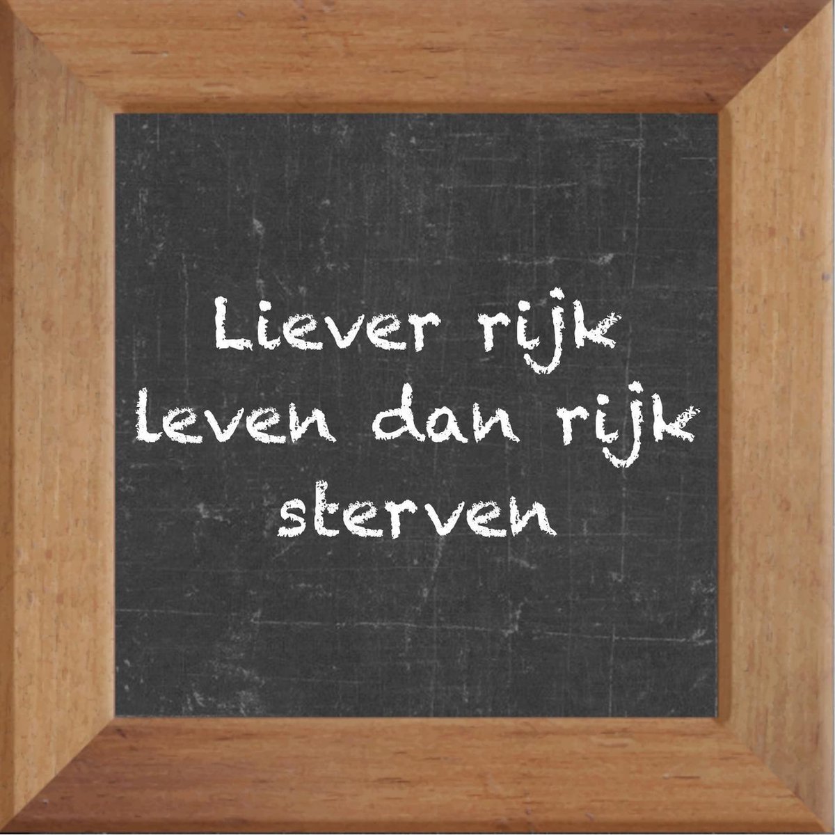 Wijsheden op krijtbord tegel over Levenspreuken met spreuk :Liever rijk ...