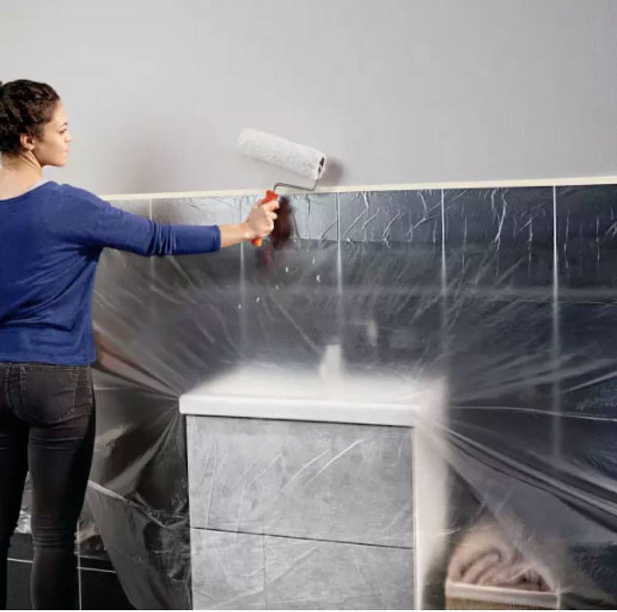 tesa® Easy Cover Universal, 2-in-1: folie met afplaktape voor maskeren ...