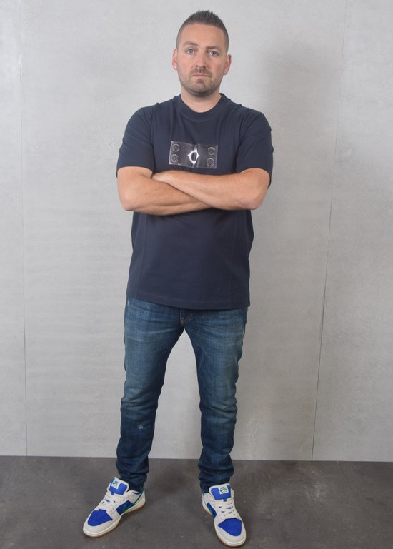 Ma.Strum Tromple Loeil Badge Tee | bol