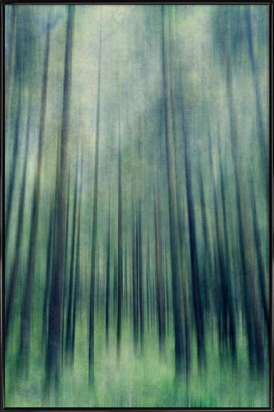 JUNIQE - Poster in kunststof lijst Green Woods Ascent -20x30 /Groen ...