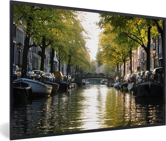 Fotolijst incl. Poster - Vele boten in de Amsterdamse grachten in ...