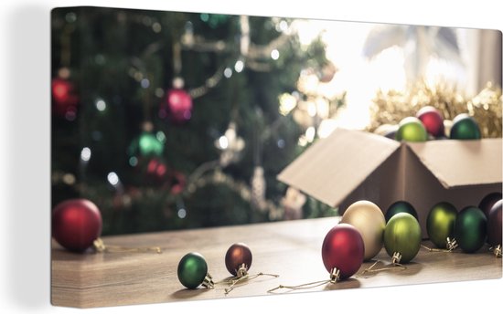 Tableau sur toile Les boules de Noël avec un sapin de Noël en fond ...