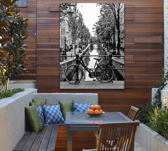 Oude Opoefiets op een brug van een Amsterdams kanaal - Foto op ...