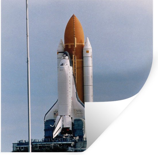 Muurstickers - Sticker Folie - Een space shuttle op het lanceerplatform ...