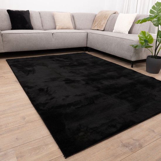 Koho Carpets Zwart vloerkleed - Laagpolig tapijt met antislip - 140x200 ...