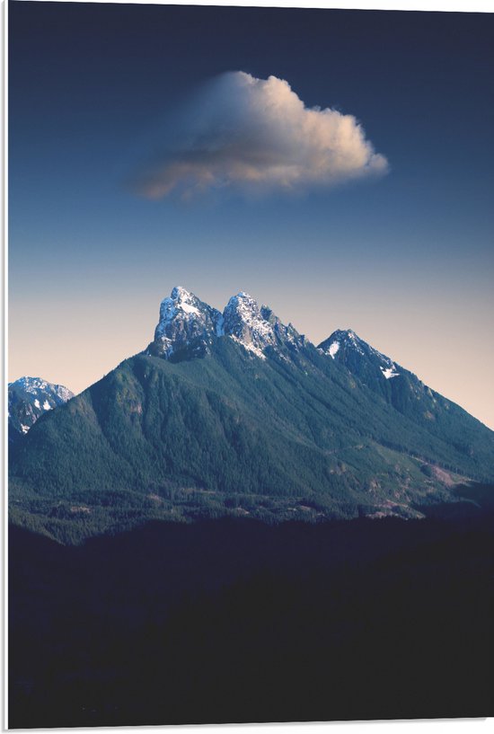 WallClassics - PVC Schuimplaat- Eenzame Wolk op Bergtop - 50x75 cm Foto ...