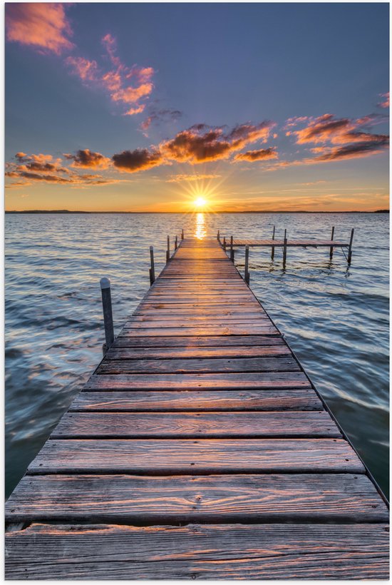 WallClassics - Poster (Mat) - Houten Vlonder boven Kalme Zee met Zon ...