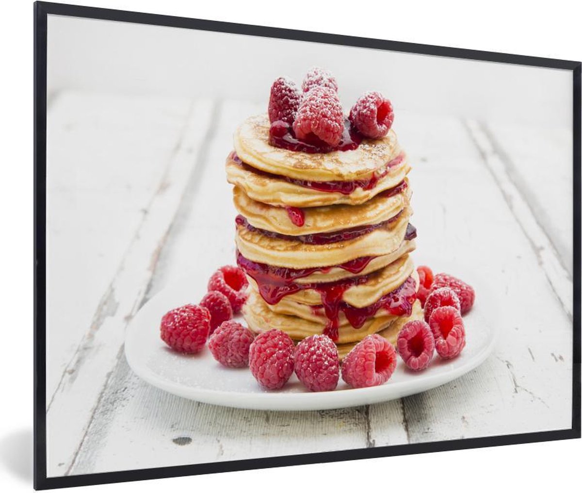 Poster met lijst Pannenkoek - Stapel pannenkoeken met frambozensaus en ...