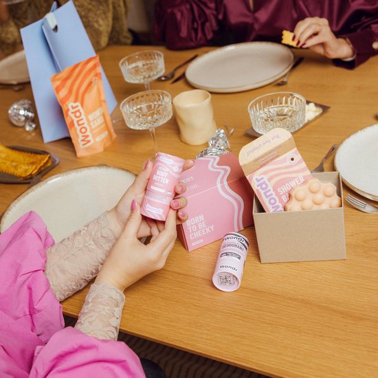 The Apricot Body Routine - Wondr Giftbox - Sensitive Body essentials | bol