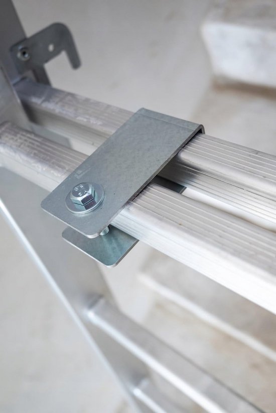 Verstelbaar Ladderonderstel voor Ongelijkmatige Ondergrond en Trappen | bol