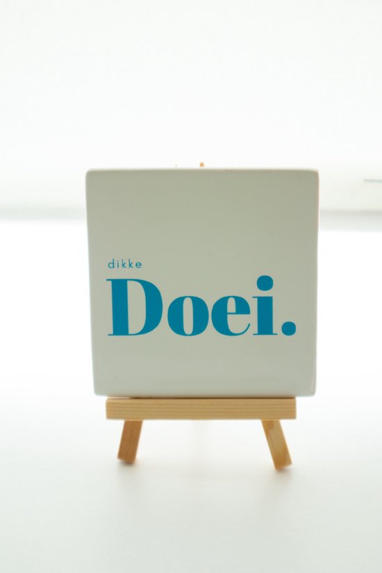 Kleurrijk tegeltje met tekst: Dikke Doei | Wit | Gepersonaliseerd ...