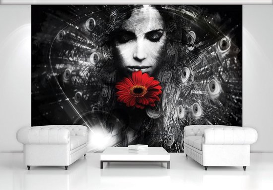 Fotobehang - Vlies Behang - Vrouw, Pauwveren en Bloem Kunst zwart-wit - 254 x 184 cm | bol.com
