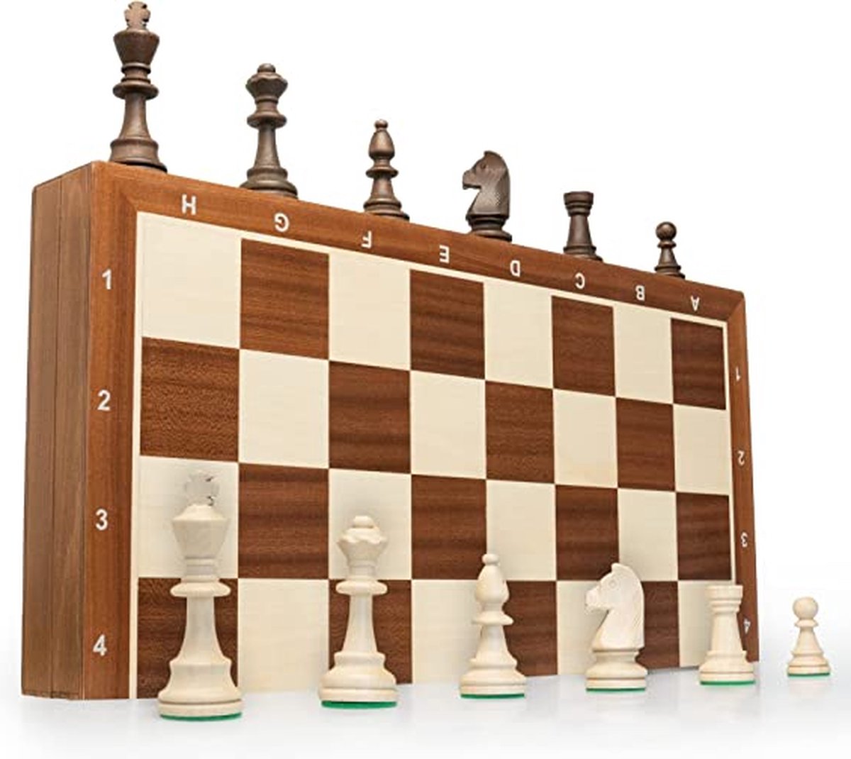 Schaakbord \ Chess figures and chessboard made of wood - Houten ...