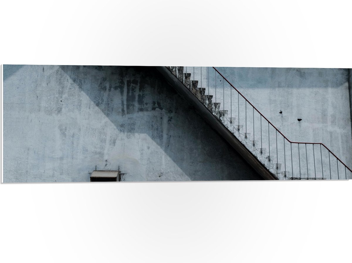 PVC Schuimplaat - Trap langs een Witte Muur - 90x30 cm Foto op PVC ...