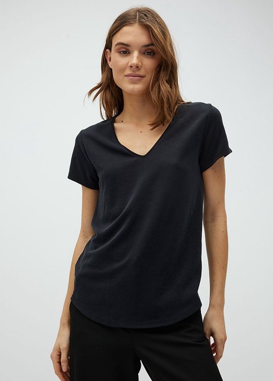 Basic zwart V-hals T-shirt Luvanna - mbyM | bol