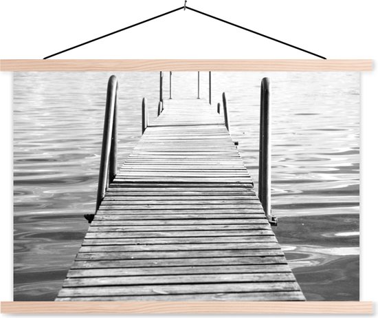 Scandinavische steiger over het water - zwart wit | bol.com
