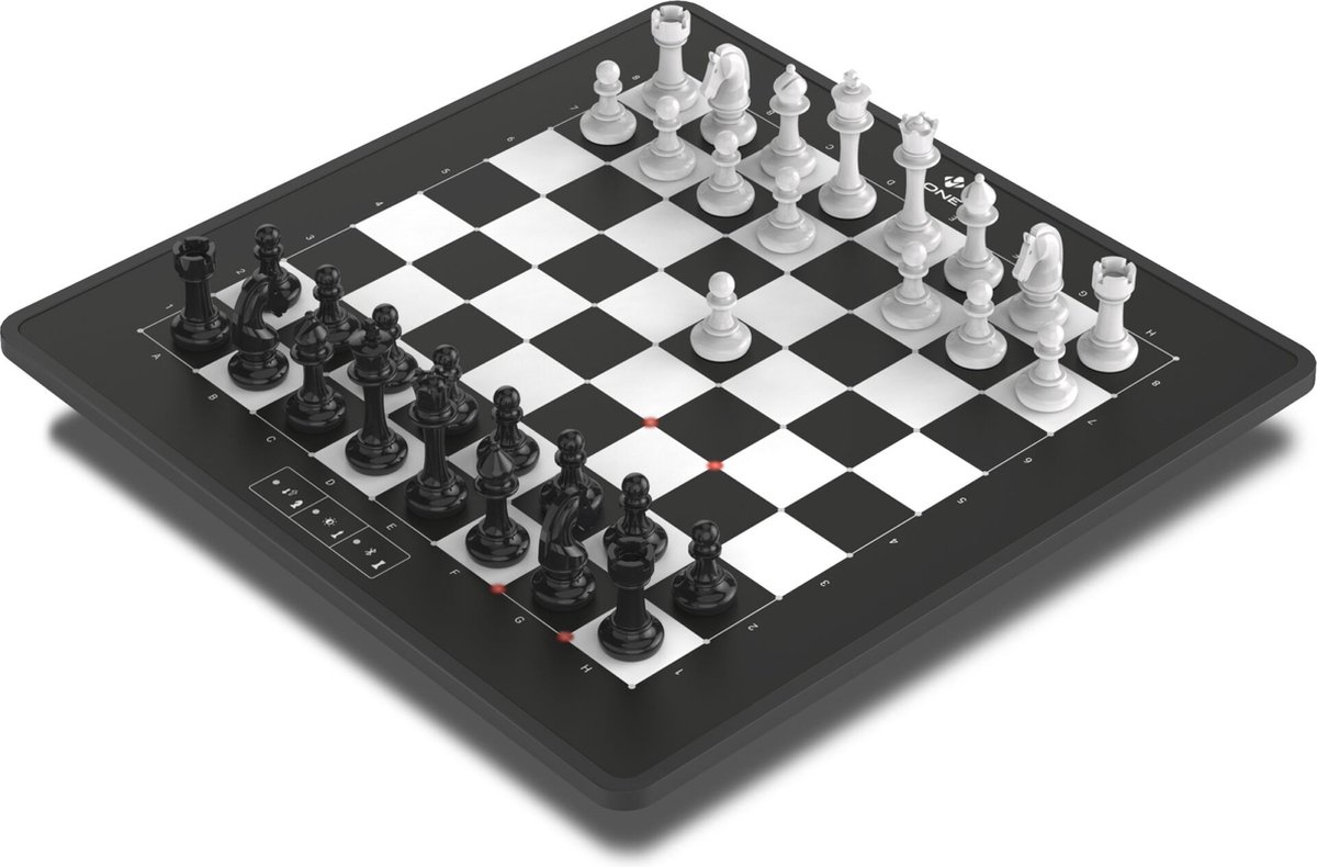 MILLENNIUM eONE M841 – Elektronisch schaakbord online op Lichess, chess ...